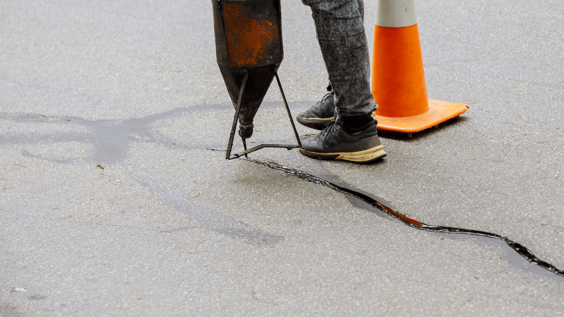 A Guide to Crack Sealing: What is it and How Does It Work? - ACI